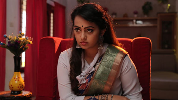 Iravatham ఓటీటీలో దుమ్మురేపుతున్న ఎస్తేర్ నోర్హా.. డిస్నీ+హాట్‌స్టార్ ...