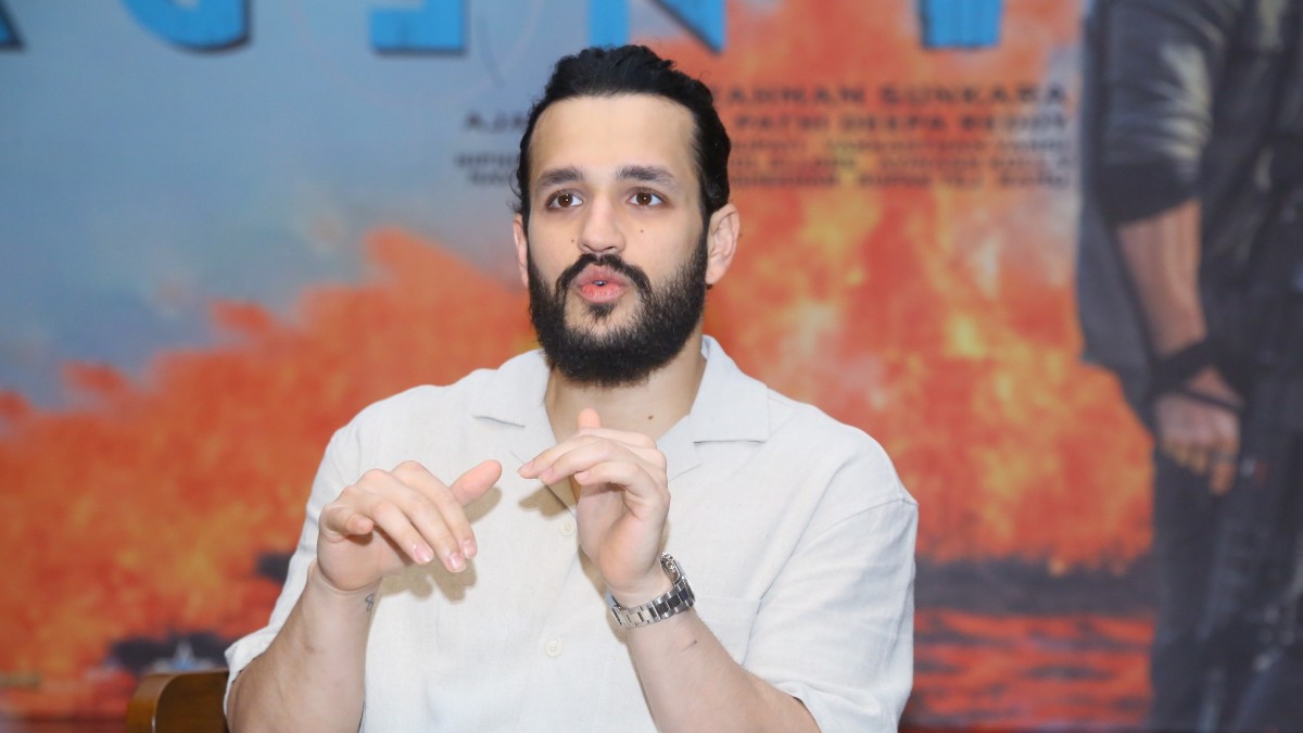 Akhil Akkineni Interview అసలే సిగ్గు ఎక్కువ.. ఆ సీన్‌లో కేవలం అండర్ ...