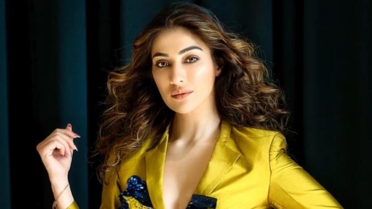 బాలీవుడ్ హీరోతో రాయ్ లక్ష్మీ రొమాన్స్.. కార్ వ్యాన్‌లో ఏం జరిగిందంటే ...