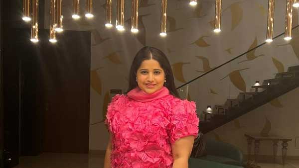 Hanshitha Reddy: వెకేషన్‌లో దిల్ రాజు కూతురు.. టాప్ యాంగిల్‌లో అందాలు ...