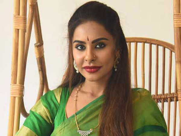 Sri Reddy నీ వల్ల నా బతుకు రోడ్డు మీదకు.. ఆదుకో.. శ్రీరెడ్డి వీడియో ...