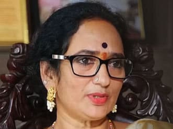 రాజకీయాల్లోకి ప్రభాస్ పెద్దమ్మ: ఆ పార్టీ నుంచి ఎంపీ టికెట్.. బడా నేతపైనే పోటీ! | Krishnam Raju ...