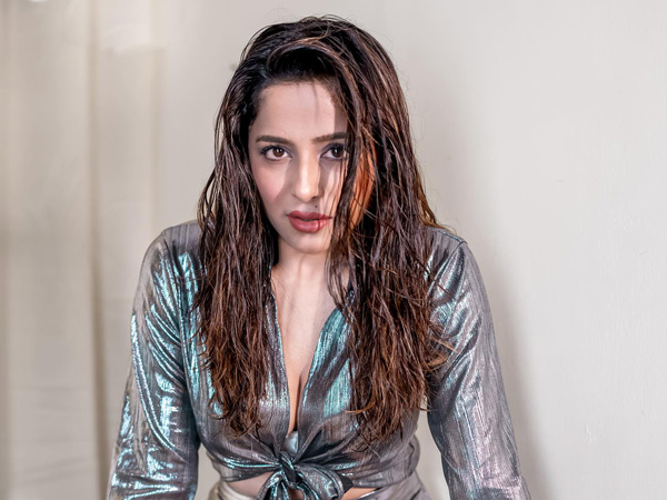 హీరోయిన్ బట్టలు మార్చుకునే వీడియో వైరల్.. మొహమాటం లేకుండా మొత్తం ...