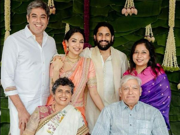 కొత్త కోడలితో అక్కినేని ఫ్యామిలీ.. శోభిత పేరెంట్స్‌తో చైతూ.. సెన్సేషన్ ...