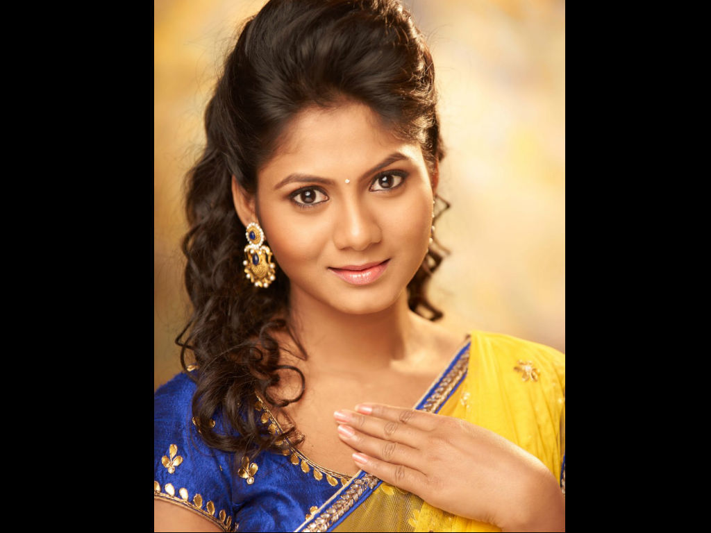 Shruthi Reddy HD Wallpapers | Latest Shruthi Reddy Wallpapers HD Free ...