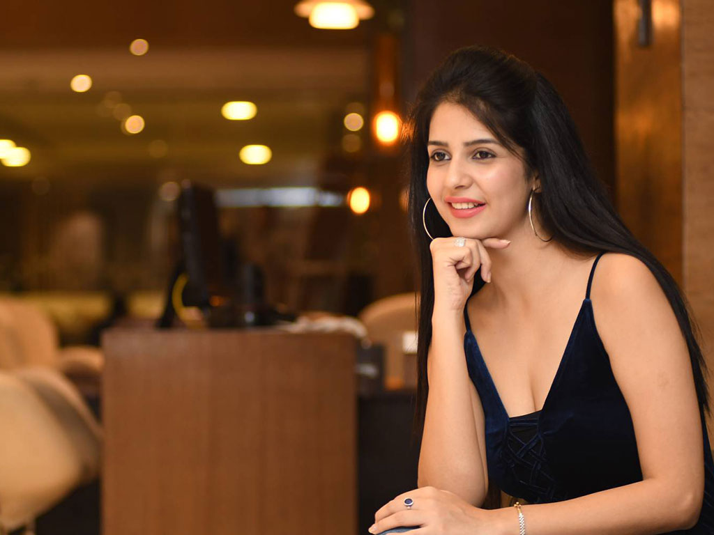 Kashish Vohra Wallpapers - FilmiBeat