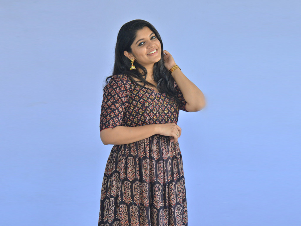 Aparna Balamurali HD Wallpapers | Latest Aparna Balamurali Wallpapers ...