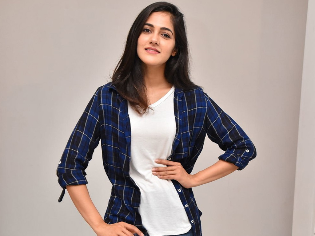 Simran Choudhary HD Wallpapers | Latest Simran Choudhary Wallpapers HD ...