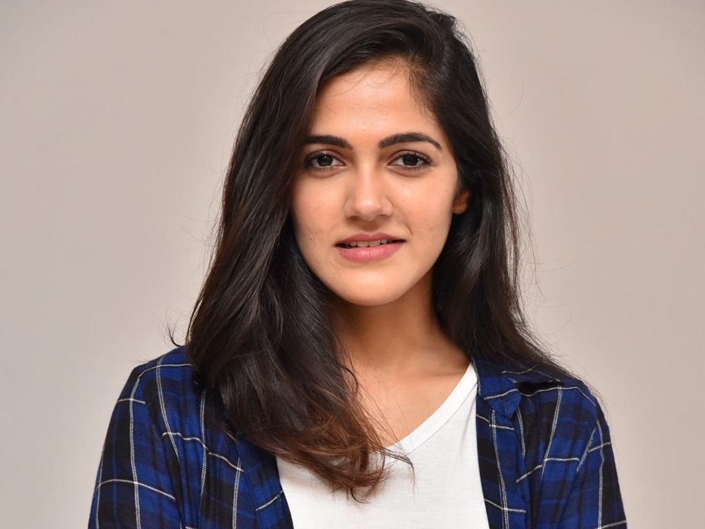 Simran Choudhary HD Wallpapers | Latest Simran Choudhary Wallpapers HD ...