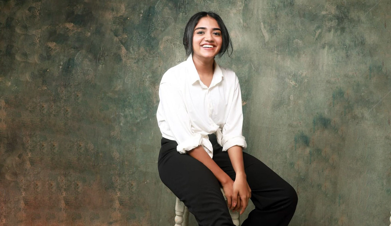 Malavika Manoj HD Wallpapers | Latest Malavika Manoj Wallpapers HD Free ...