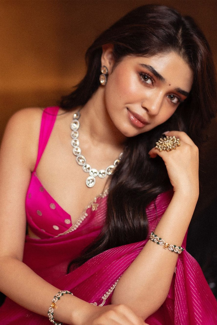 Krithi Shetty's Instagram, Twitter & Facebook on IDCrawl