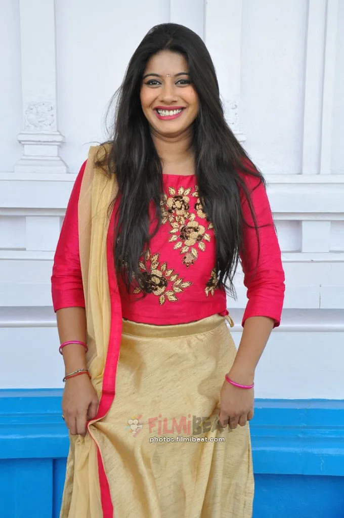 శృతి యుగల్ (Shruti Yugal): సినిమాలు, వయస్సు, బయోగ్రఫీ, ఫోటోలు ...