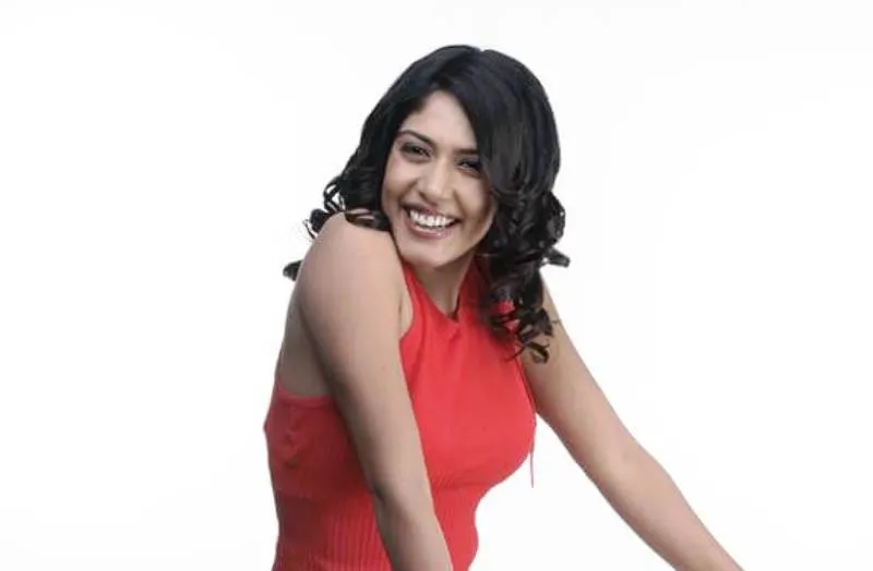 மமதி சாரி (Mamathi Chari): திரைப்படங்கள், வயது, பயோடேட்டா ...