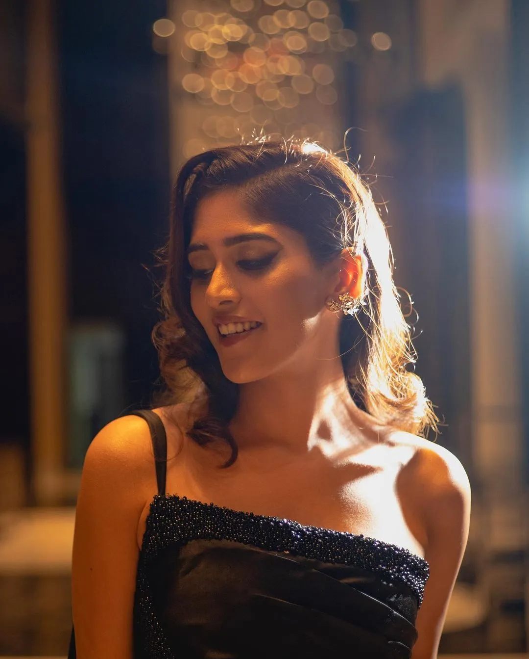 சாந்தினி சௌத்திரி (Chandini Chowdary): திரைப்படங்கள், வயது, பயோடேட்டா ...