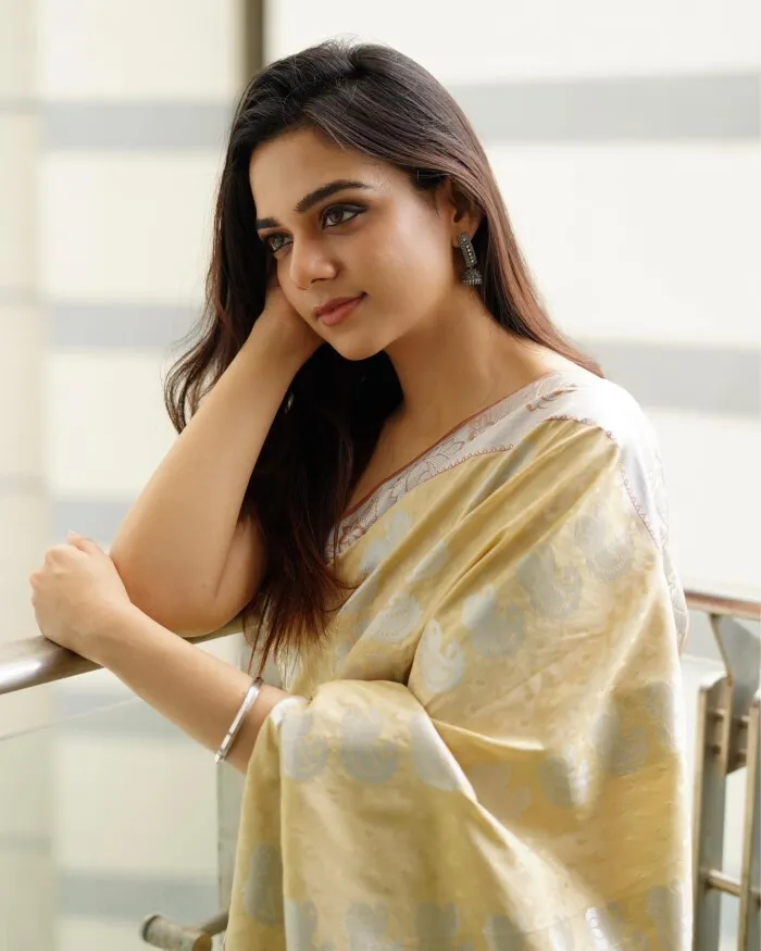 பாவ்ய த்ரிகா Wallpapers | பாவ்ய த்ரிகா HD Wallpaper | Bhavya Trikha ...