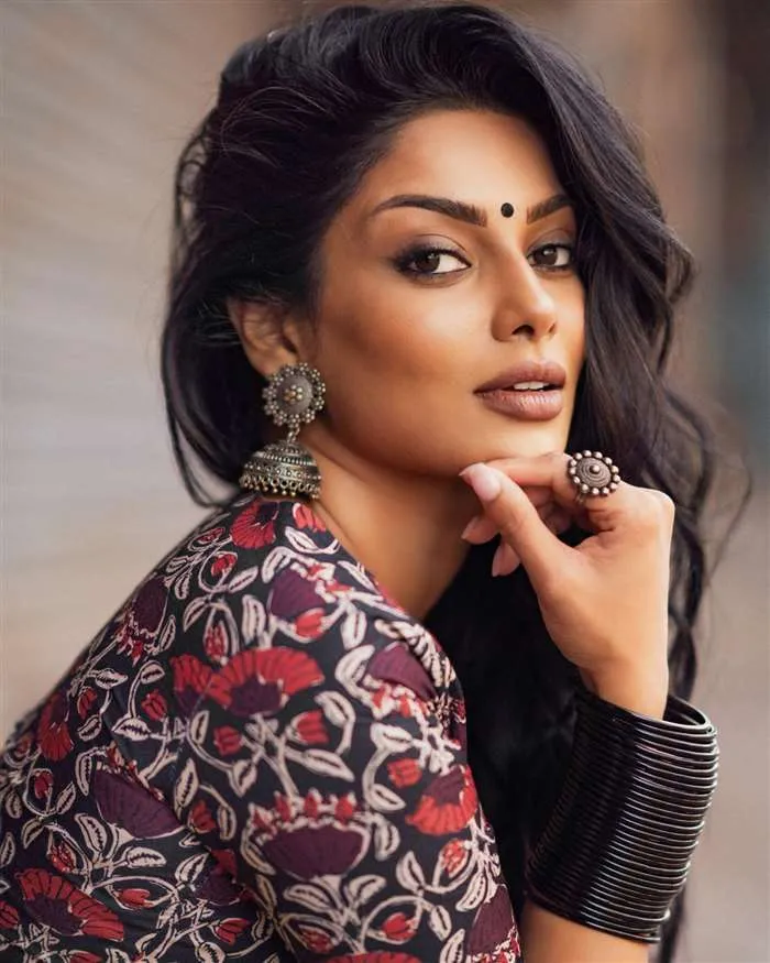 சந்திரிக்கா ரவி (Chandrika Ravi): திரைப்படங்கள், வயது, பயோடேட்டா ...